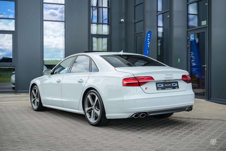 White Audi S8 2013 in Kaunas, with an engine capacity of 3.99 L and mileage of 198 thousand km for 23750 €, photo 10 on AUTOMOTO.COM.LV