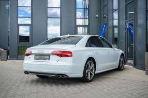 White Audi S8 2013 in Kaunas, with an engine capacity of 3.99 L and mileage of 198 thousand km for 23750 €, photo 11 on AUTOMOTO.COM.LV