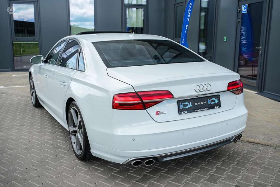 White Audi S8 2013 in Kaunas, with an engine capacity of 3.99 L and mileage of 198 thousand km for 23750 €, photo 12 on AUTOMOTO.COM.LV