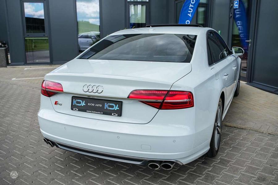 White Audi S8 2013 in Kaunas, with an engine capacity of 3.99 L and mileage of 198 thousand km for 23750 €, photo 14 on AUTOMOTO.COM.LV