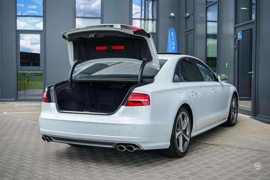 White Audi S8 2013 in Kaunas, with an engine capacity of 3.99 L and mileage of 198 thousand km for 23750 €, photo 15 on AUTOMOTO.COM.LV