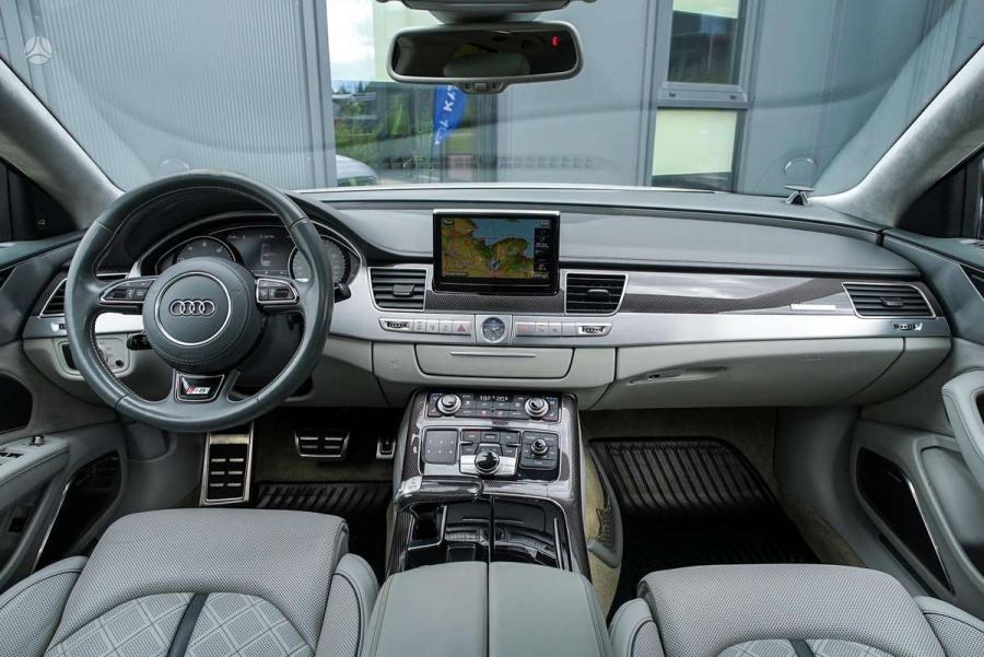 White Audi S8 2013 in Kaunas, with an engine capacity of 3.99 L and mileage of 198 thousand km for 23750 €, photo 18 on AUTOMOTO.COM.LV