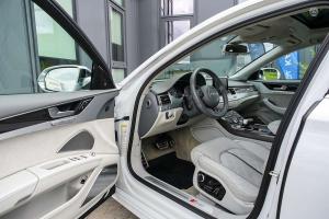 White Audi S8 2013 in Kaunas, with an engine capacity of 3.99 L and mileage of 198 thousand km for 23750 €, photo 25 on AUTOMOTO.COM.LV
