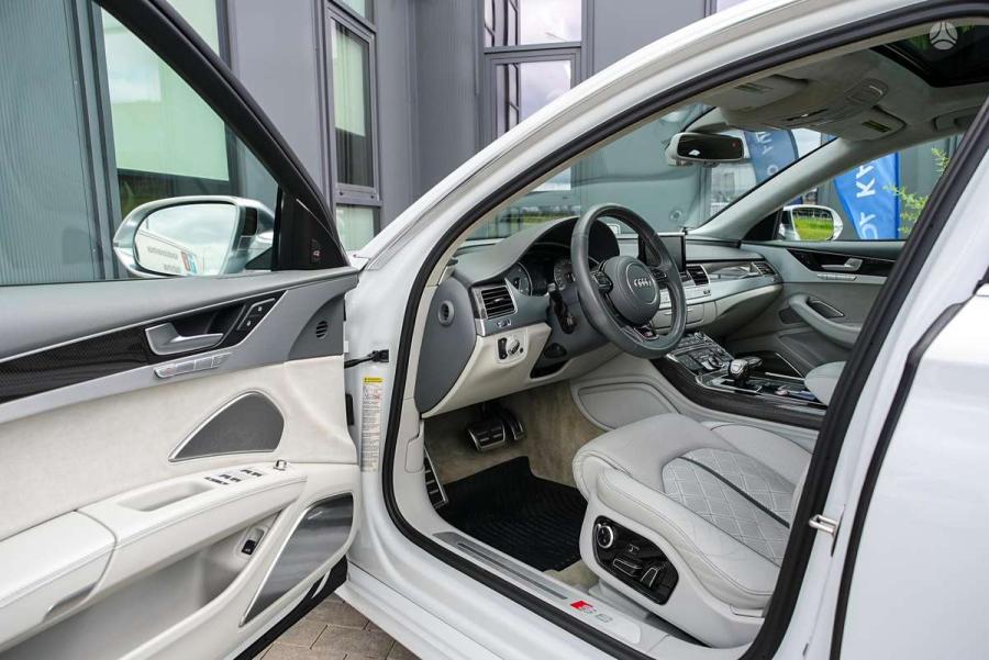 White Audi S8 2013 in Kaunas, with an engine capacity of 3.99 L and mileage of 198 thousand km for 23750 €, photo 25 on AUTOMOTO.COM.LV
