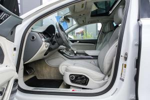 White Audi S8 2013 in Kaunas, with an engine capacity of 3.99 L and mileage of 198 thousand km for 23750 €, photo 26 on AUTOMOTO.COM.LV
