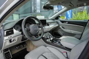 White Audi S8 2013 in Kaunas, with an engine capacity of 3.99 L and mileage of 198 thousand km for 23750 €, photo 27 on AUTOMOTO.COM.LV