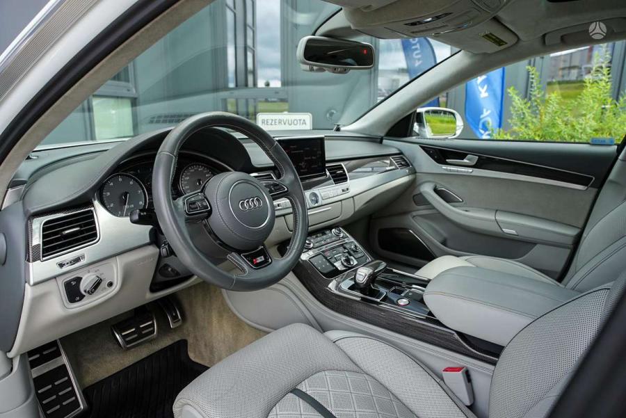 White Audi S8 2013 in Kaunas, with an engine capacity of 3.99 L and mileage of 198 thousand km for 23750 €, photo 27 on AUTOMOTO.COM.LV