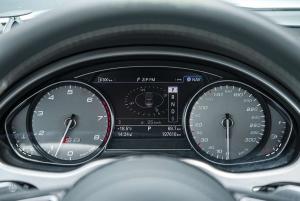 White Audi S8 2013 in Kaunas, with an engine capacity of 3.99 L and mileage of 198 thousand km for 23750 €, photo 29 on AUTOMOTO.COM.LV
