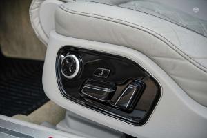 White Audi S8 2013 in Kaunas, with an engine capacity of 3.99 L and mileage of 198 thousand km for 23750 €, photo 30 on AUTOMOTO.COM.LV
