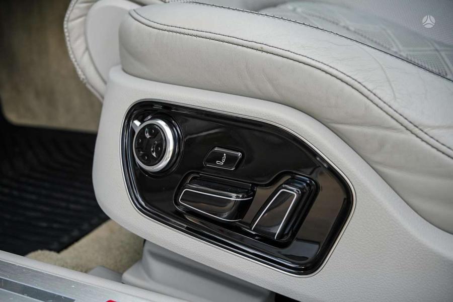 White Audi S8 2013 in Kaunas, with an engine capacity of 3.99 L and mileage of 198 thousand km for 23750 €, photo 30 on AUTOMOTO.COM.LV