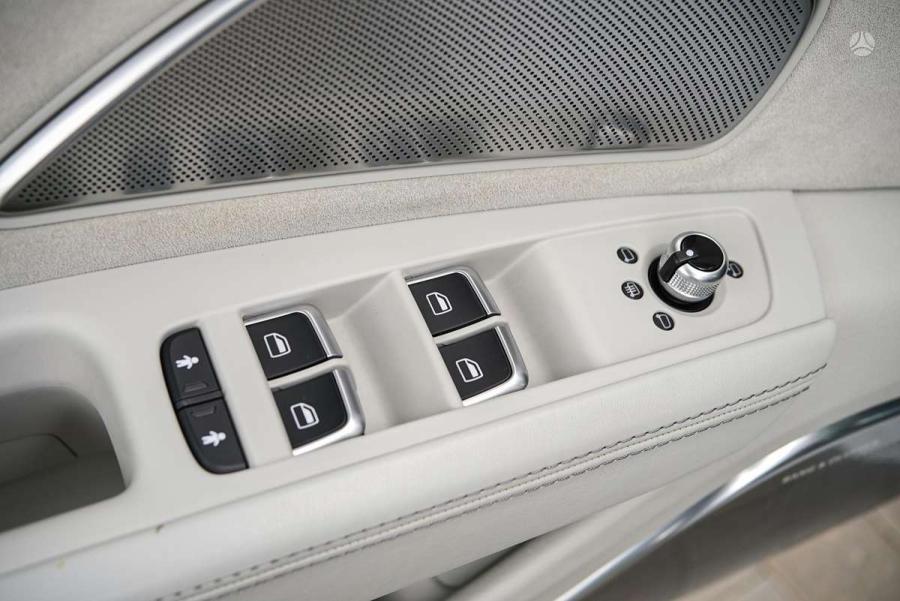 White Audi S8 2013 in Kaunas, with an engine capacity of 3.99 L and mileage of 198 thousand km for 23750 €, photo 33 on AUTOMOTO.COM.LV