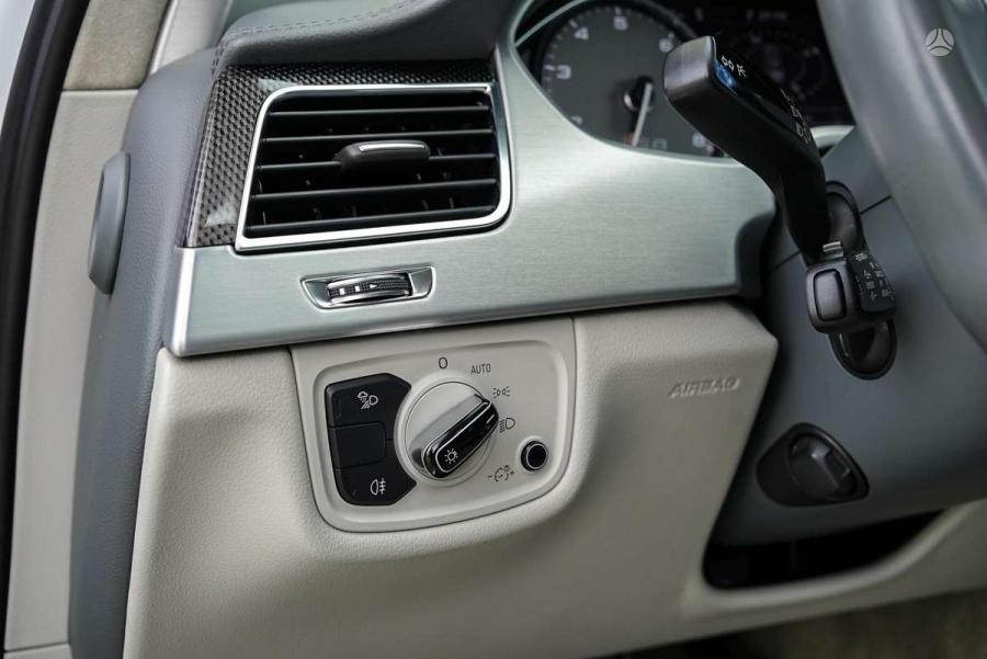 White Audi S8 2013 in Kaunas, with an engine capacity of 3.99 L and mileage of 198 thousand km for 23750 €, photo 39 on AUTOMOTO.COM.LV