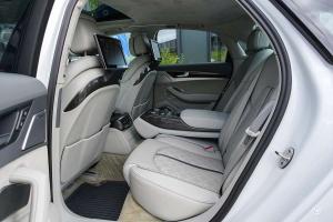 White Audi S8 2013 in Kaunas, with an engine capacity of 3.99 L and mileage of 198 thousand km for 23750 €, photo 41 on AUTOMOTO.COM.LV