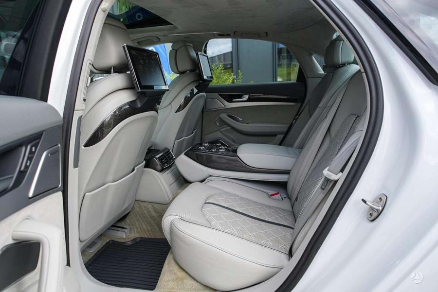 White Audi S8 2013 in Kaunas, with an engine capacity of 3.99 L and mileage of 198 thousand km for 23750 €, photo 41 on AUTOMOTO.COM.LV