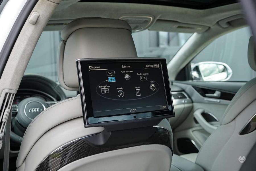 White Audi S8 2013 in Kaunas, with an engine capacity of 3.99 L and mileage of 198 thousand km for 23750 €, photo 42 on AUTOMOTO.COM.LV