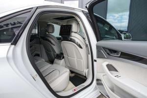 White Audi S8 2013 in Kaunas, with an engine capacity of 3.99 L and mileage of 198 thousand km for 23750 €, photo 45 on AUTOMOTO.COM.LV