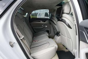 White Audi S8 2013 in Kaunas, with an engine capacity of 3.99 L and mileage of 198 thousand km for 23750 €, photo 46 on AUTOMOTO.COM.LV