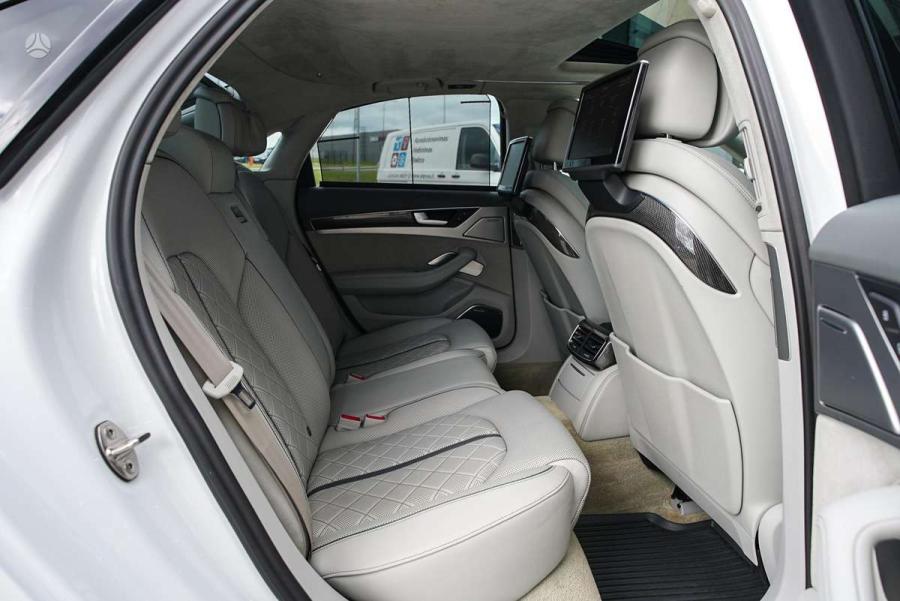 White Audi S8 2013 in Kaunas, with an engine capacity of 3.99 L and mileage of 198 thousand km for 23750 €, photo 46 on AUTOMOTO.COM.LV