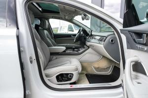 White Audi S8 2013 in Kaunas, with an engine capacity of 3.99 L and mileage of 198 thousand km for 23750 €, photo 48 on AUTOMOTO.COM.LV