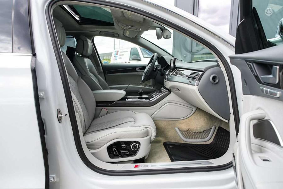 White Audi S8 2013 in Kaunas, with an engine capacity of 3.99 L and mileage of 198 thousand km for 23750 €, photo 48 on AUTOMOTO.COM.LV