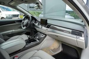 White Audi S8 2013 in Kaunas, with an engine capacity of 3.99 L and mileage of 198 thousand km for 23750 €, photo 49 on AUTOMOTO.COM.LV