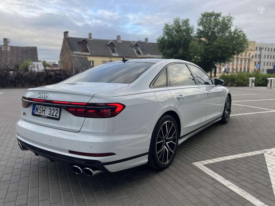 White Audi S8 2020 in Vilnius, with an engine capacity of 4.00 L and mileage of 28 thousand km for 65900 €, photo 4 on AUTOMOTO.COM.LV