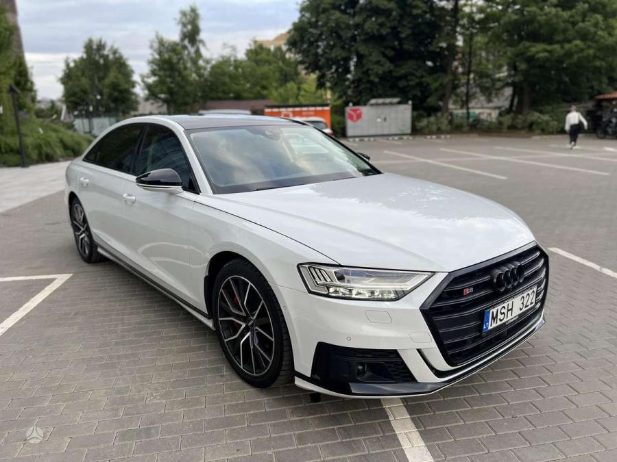 White Audi S8 2020 in Vilnius, with an engine capacity of 4.00 L and mileage of 28 thousand km for 65900 €, photo 5 on AUTOMOTO.COM.LV