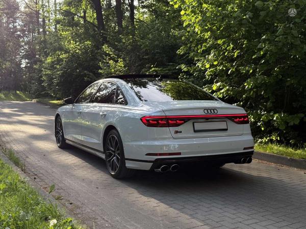 White Audi S8 2020 in Vilnius, with an engine capacity of 4.00 L and mileage of 109 thousand km for 61499 €, photo 6 on AUTOMOTO.COM.LV