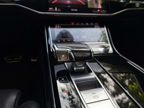 White Audi S8 2020 in Vilnius, with an engine capacity of 4.00 L and mileage of 109 thousand km for 61499 €, photo 10 on AUTOMOTO.COM.LV