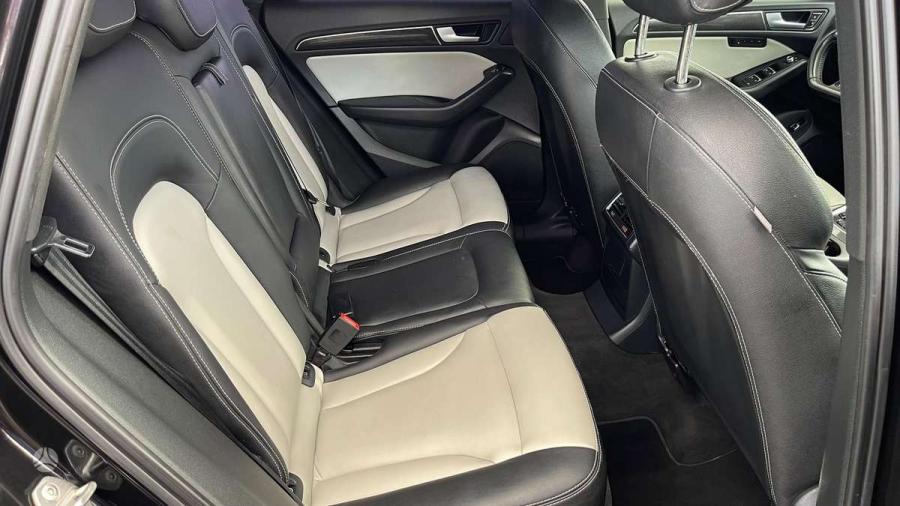 Black Audi SQ5 2013 in Marijampole, with an engine capacity of 2.97 L and mileage of 281 thousand km for 13990 €, photo 29 on AUTOMOTO.COM.LV