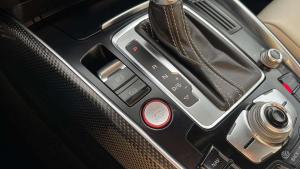 Black Audi SQ5 2013 in Marijampole, with an engine capacity of 2.97 L and mileage of 281 thousand km for 13990 €, photo 40 on AUTOMOTO.COM.LV