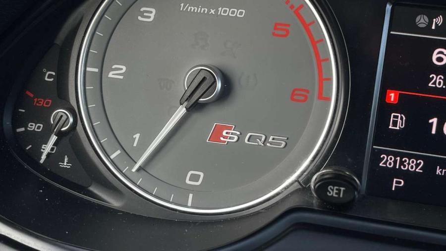 Black Audi SQ5 2013 in Marijampole, with an engine capacity of 2.97 L and mileage of 281 thousand km for 13990 €, photo 47 on AUTOMOTO.COM.LV