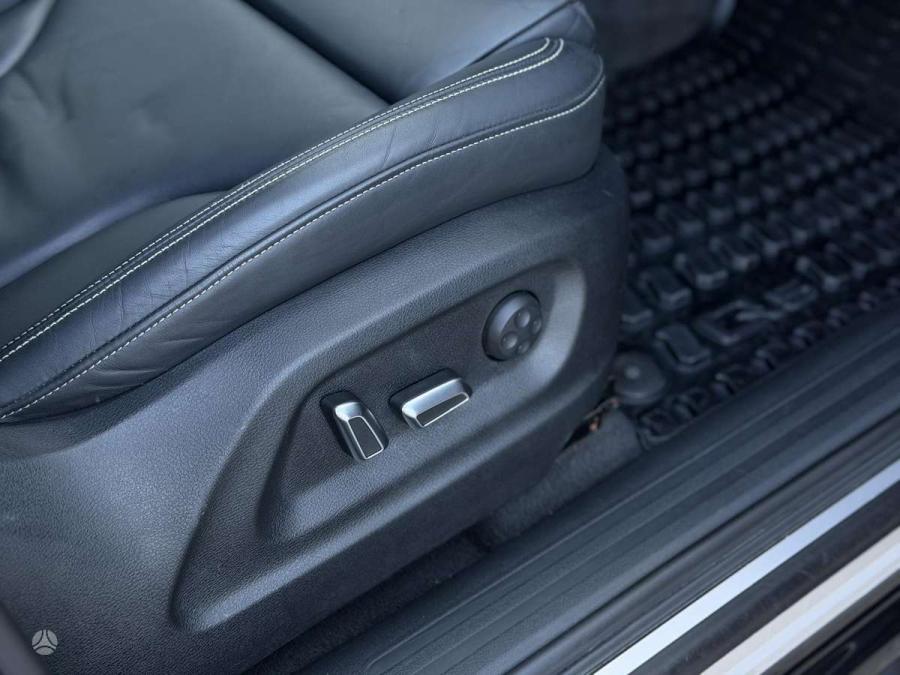 Black Audi SQ5 2013 in Kaunas, with an engine capacity of 2.97 L and mileage of 294 thousand km for 13690 €, photo 17 on AUTOMOTO.COM.LV