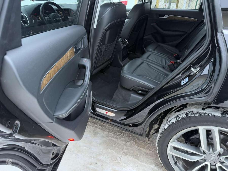 Black Audi SQ5 2014 in Vilnius, with an engine capacity of 3.00 L and mileage of 270 thousand km for 14300 €, photo 26 on AUTOMOTO.COM.LV