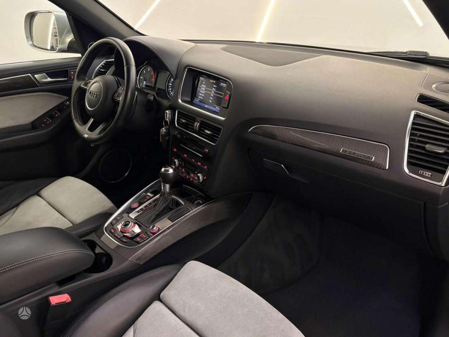 Black Audi SQ5 2014 in Marijampole, with an engine capacity of 2.97 L and mileage of 194 thousand km for 15450 €, photo 17 on AUTOMOTO.COM.LV