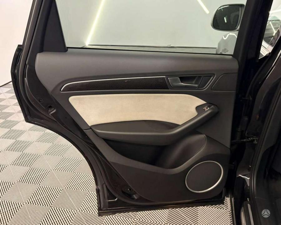 Black Audi SQ5 2014 in Marijampole, with an engine capacity of 2.97 L and mileage of 194 thousand km for 15450 €, photo 23 on AUTOMOTO.COM.LV