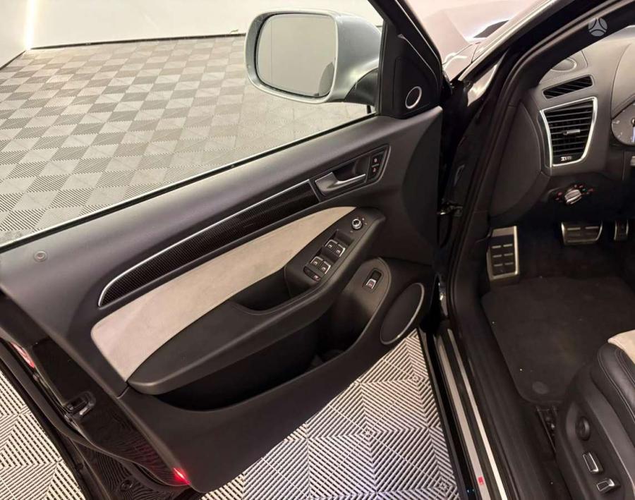 Black Audi SQ5 2014 in Marijampole, with an engine capacity of 2.97 L and mileage of 194 thousand km for 15450 €, photo 30 on AUTOMOTO.COM.LV