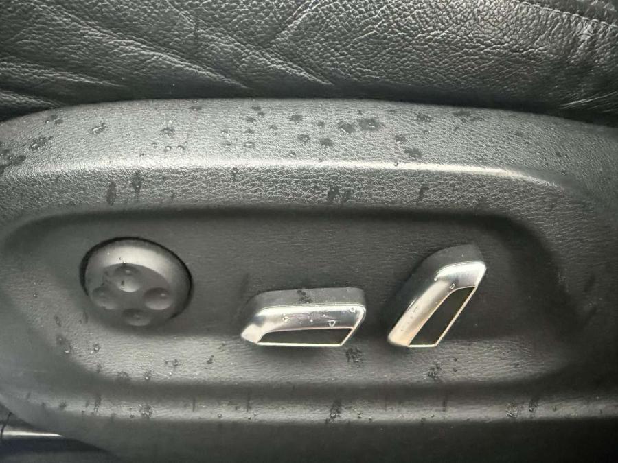 Black Audi SQ5 2014 in Klaipeda, with an engine capacity of 2.97 L and mileage of 174 thousand km for 14900 €, photo 13 on AUTOMOTO.COM.LV