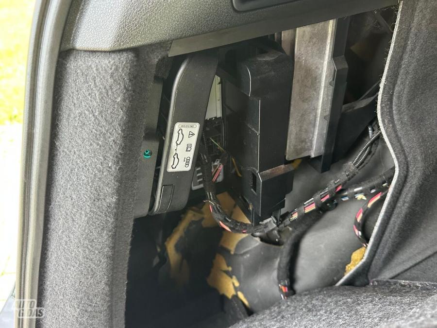 Black Audi SQ5 2015 in Vilnius, with an engine capacity of 3.00 L and mileage of 285 thousand km for 15550 €, photo 16 on AUTOMOTO.COM.LV