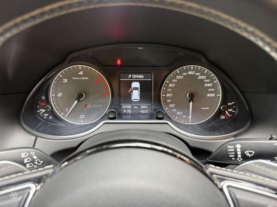 Melns Audi SQ5 2015 Tauragė, ar dzinēja tilpumu 2.97 L un nobraukumu 228 tūkst. km par 13900 €, foto 30 vietnē AUTOMOTO.COM.LV