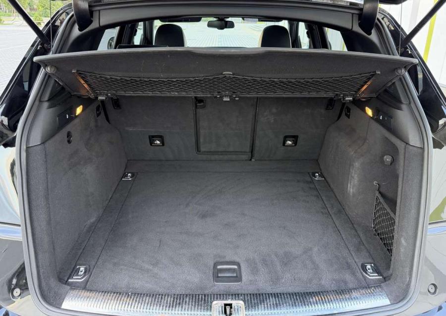 Black Audi SQ5 2015 in Raseiniai, with an engine capacity of 2.97 L and mileage of 210 thousand km for 15250 €, photo 26 on AUTOMOTO.COM.LV