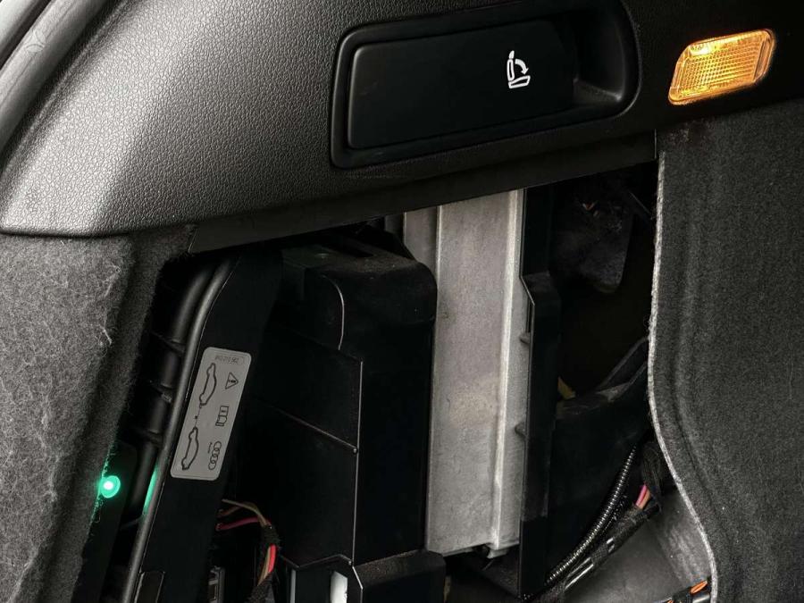 Black Audi SQ5 2016 in Vilnius, with an engine capacity of 2.97 L and mileage of 216 thousand km for 18550 €, photo 10 on AUTOMOTO.COM.LV