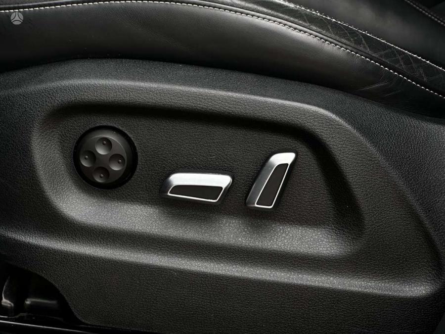 Black Audi SQ5 2016 in Vilnius, with an engine capacity of 2.97 L and mileage of 216 thousand km for 18550 €, photo 34 on AUTOMOTO.COM.LV