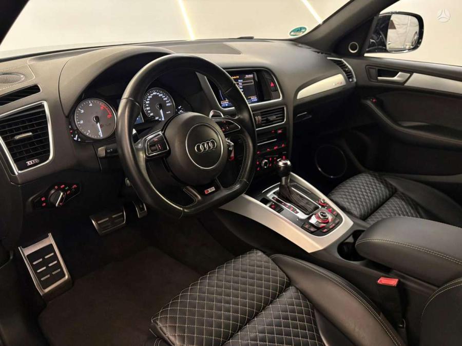 Black Audi SQ5 2016 in Marijampole, with an engine capacity of 2.97 L and mileage of 149 thousand km for 17999 €, photo 3 on AUTOMOTO.COM.LV