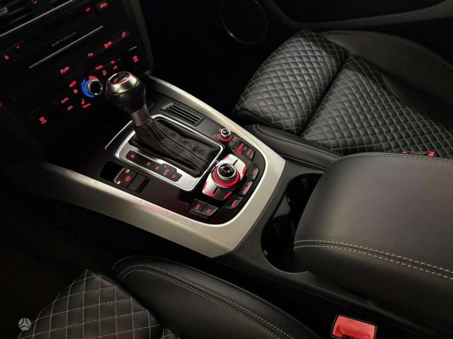 Black Audi SQ5 2016 in Marijampole, with an engine capacity of 2.97 L and mileage of 149 thousand km for 17999 €, photo 4 on AUTOMOTO.COM.LV