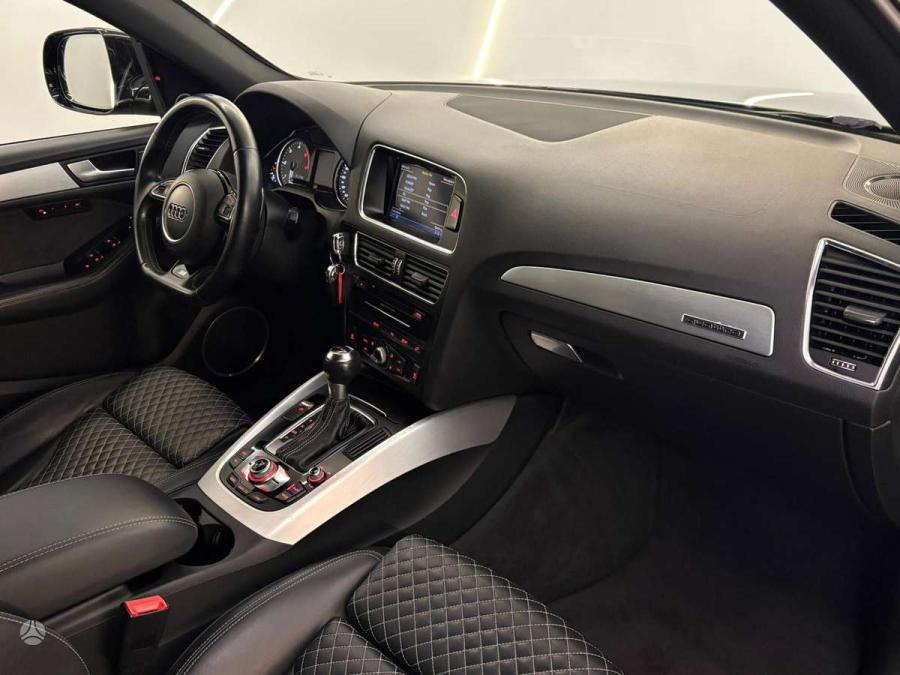 Black Audi SQ5 2016 in Marijampole, with an engine capacity of 2.97 L and mileage of 149 thousand km for 17999 €, photo 9 on AUTOMOTO.COM.LV