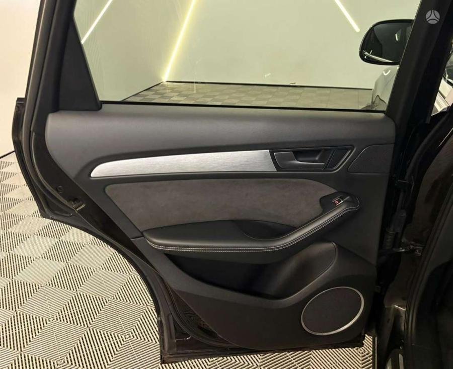 Black Audi SQ5 2016 in Marijampole, with an engine capacity of 2.97 L and mileage of 149 thousand km for 17999 €, photo 13 on AUTOMOTO.COM.LV