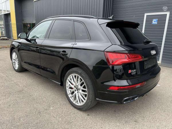 Black Audi SQ5 2017 in Alytus, with an engine capacity of 3.00 L and mileage of 152 thousand km for 18950 €, photo 5 on AUTOMOTO.COM.LV