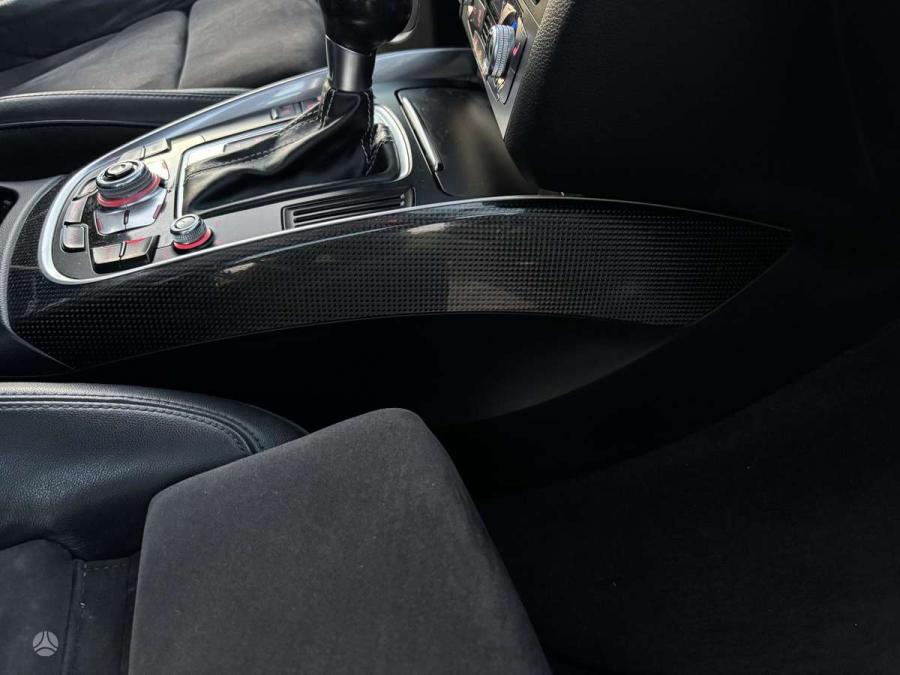 Black Audi SQ5 2017 in Radviliskis, with an engine capacity of 2.97 L and mileage of 306 thousand km for 13900 €, photo 11 on AUTOMOTO.COM.LV