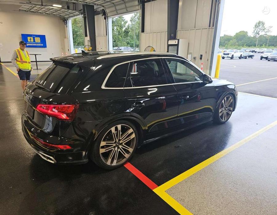 Black Audi SQ5 2018 in Panevezys, with an engine capacity of 3.00 L and mileage of 259 thousand km for 15900 €, photo 4 on AUTOMOTO.COM.LV